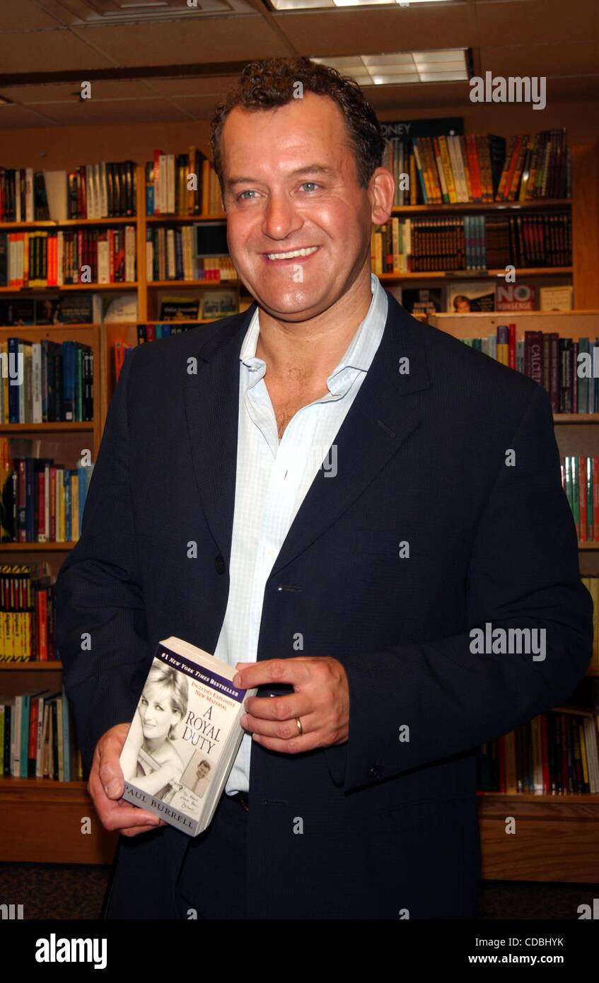 K37772AR.PAUL BURRELL SIGNS COPIES OF HIS BOOK ''ROYAL DUTY'' AT ...