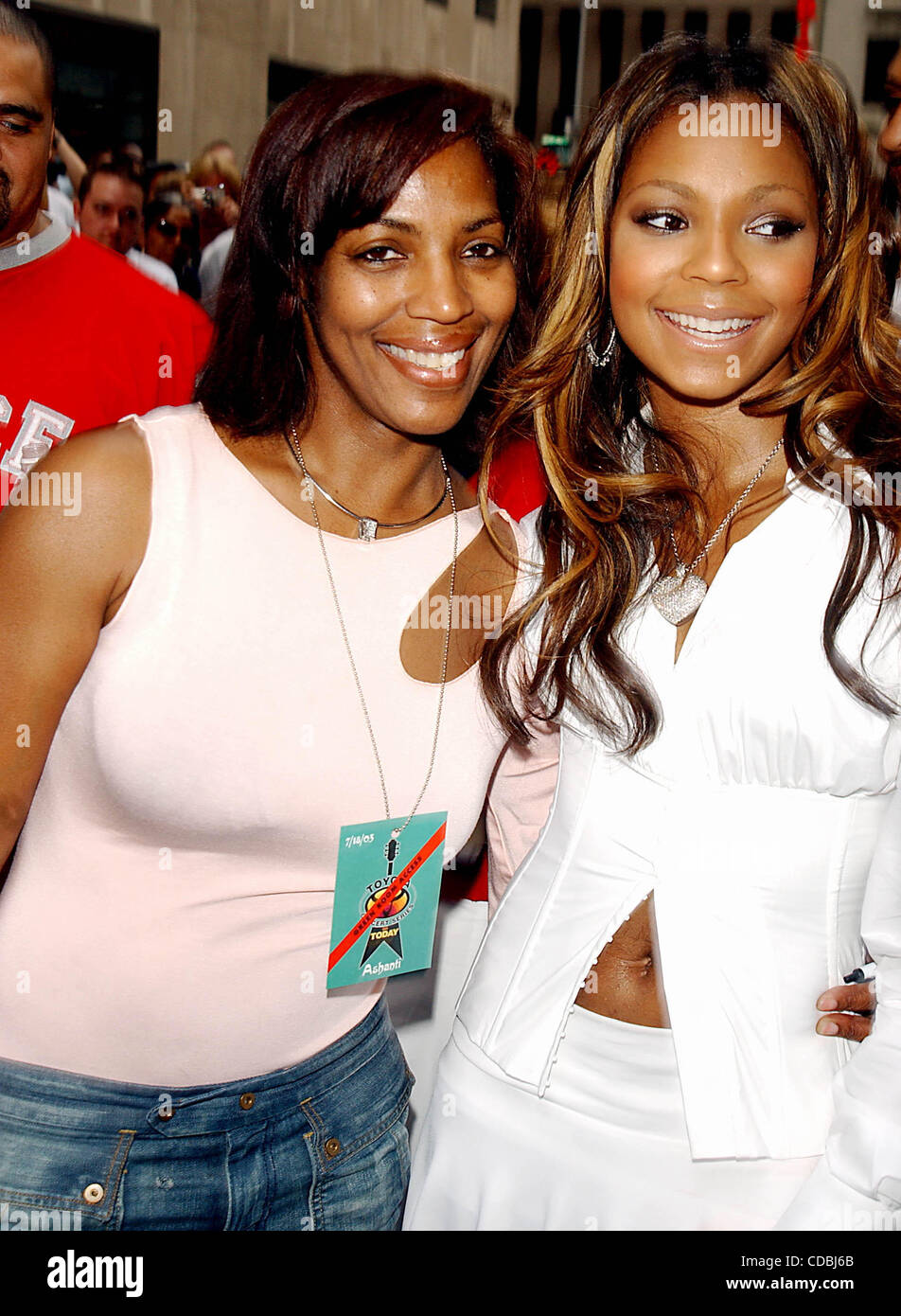 ASHANTI AND MOTHER TINA DOUGLAS.K31773AR.ASHANTI PERFORMING ON NBC ...