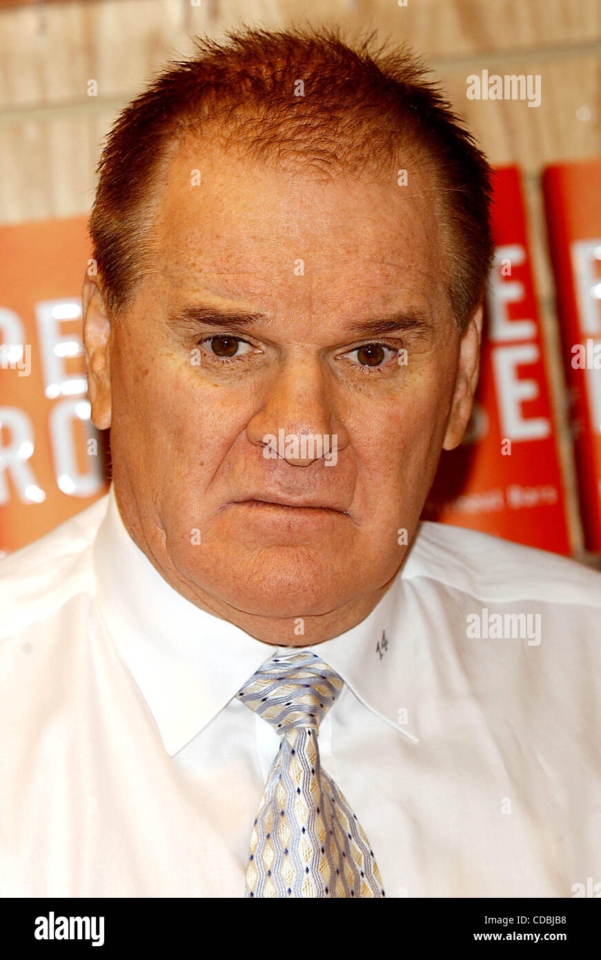 K34816AR .PETE ROSE SIGNING COPIES OF HIS BOOK MY PRISON WITHOUT BARS ...