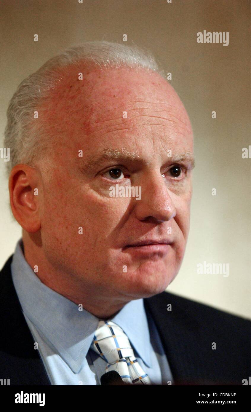 Speaker photos hi-res stock photography and images - Alamy