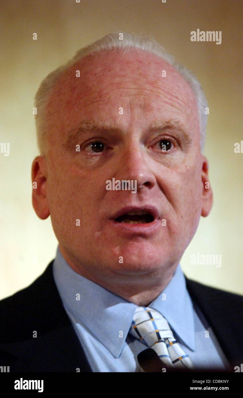 K37198AR.RICHARD CLARKE, THE KEYNOTE SPEAKER AT THE E-WEEK SECURITY ...