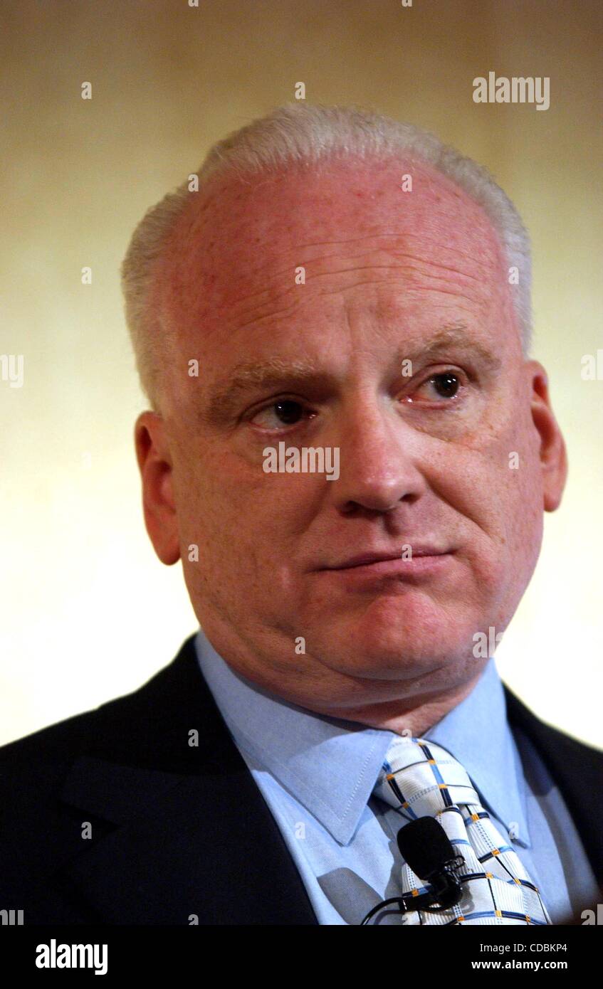 K37198AR.RICHARD CLARKE, THE KEYNOTE SPEAKER AT THE E-WEEK SECURITY ...