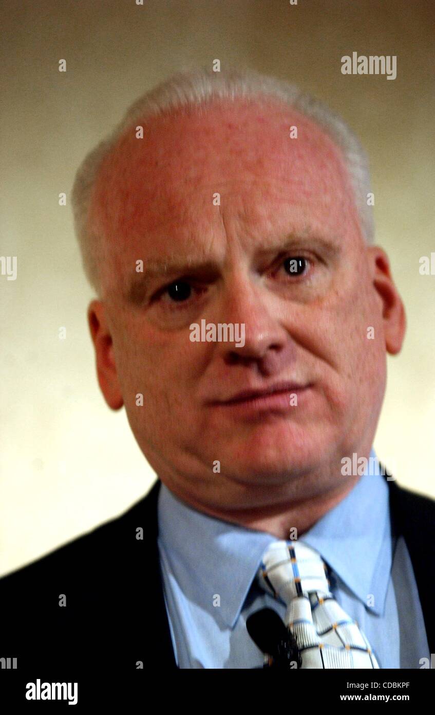 K37198AR.RICHARD CLARKE, THE KEYNOTE SPEAKER AT THE E-WEEK SECURITY ...