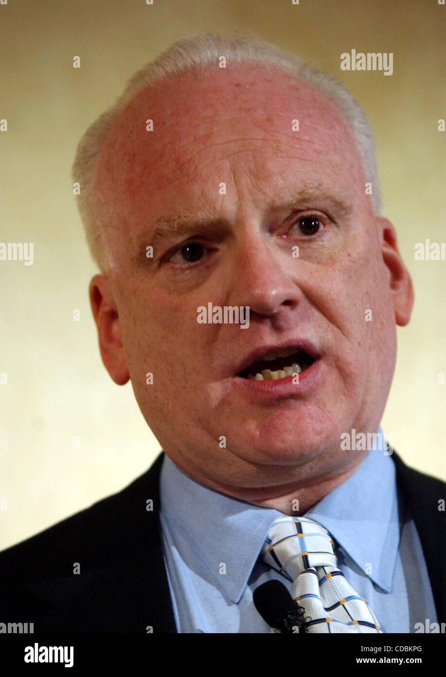 K37198AR.RICHARD CLARKE, THE KEYNOTE SPEAKER AT THE E-WEEK SECURITY ...