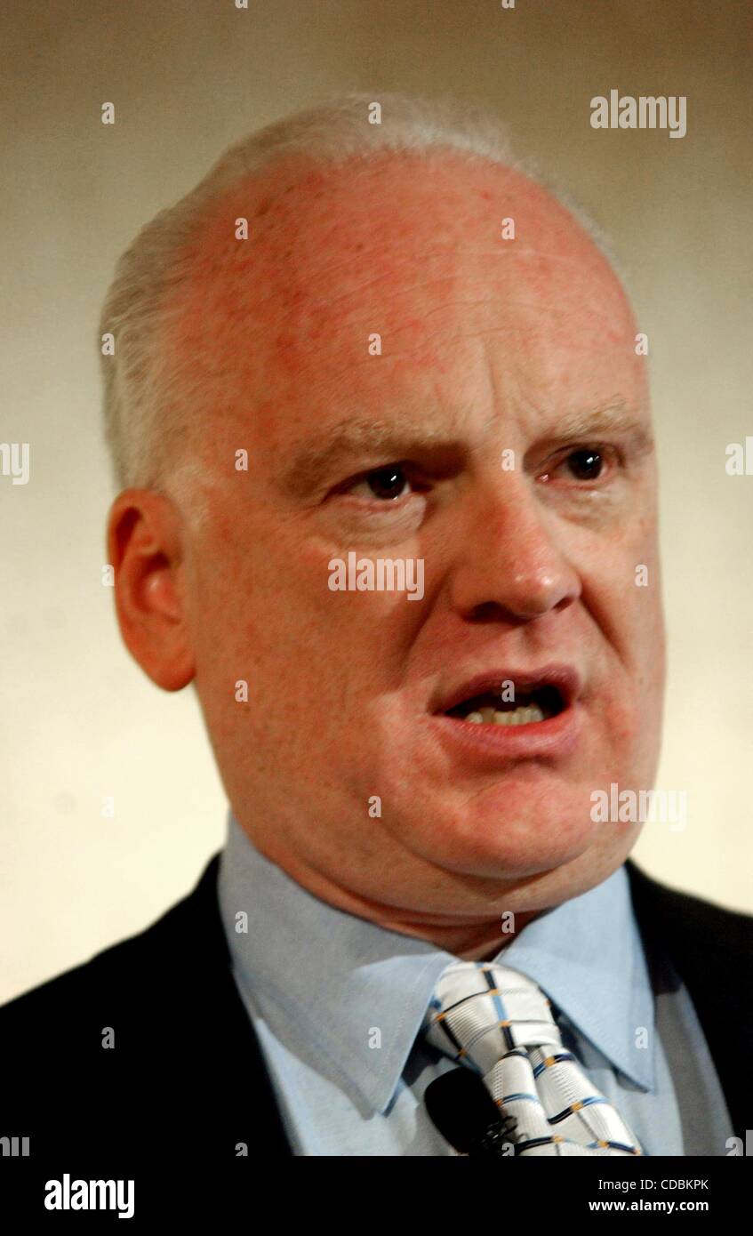 K37198AR.RICHARD CLARKE, THE KEYNOTE SPEAKER AT THE E-WEEK SECURITY ...