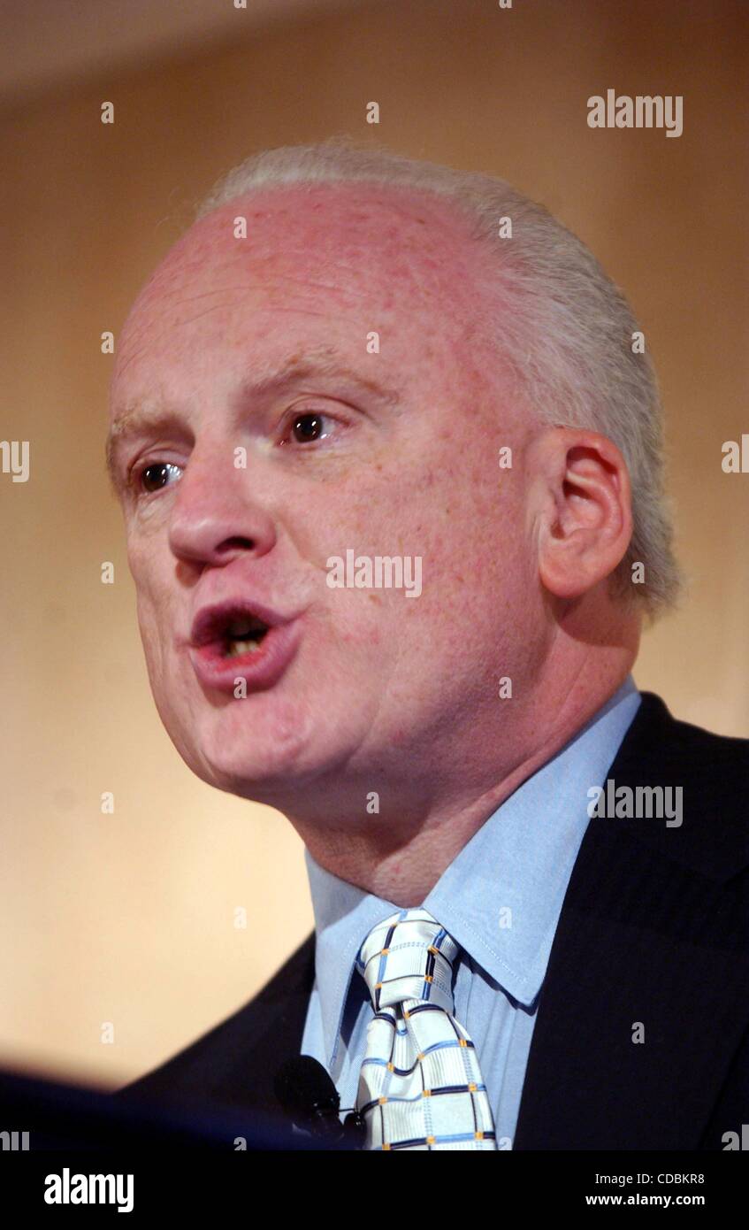 K37198AR.RICHARD CLARKE, THE KEYNOTE SPEAKER AT THE E-WEEK SECURITY ...