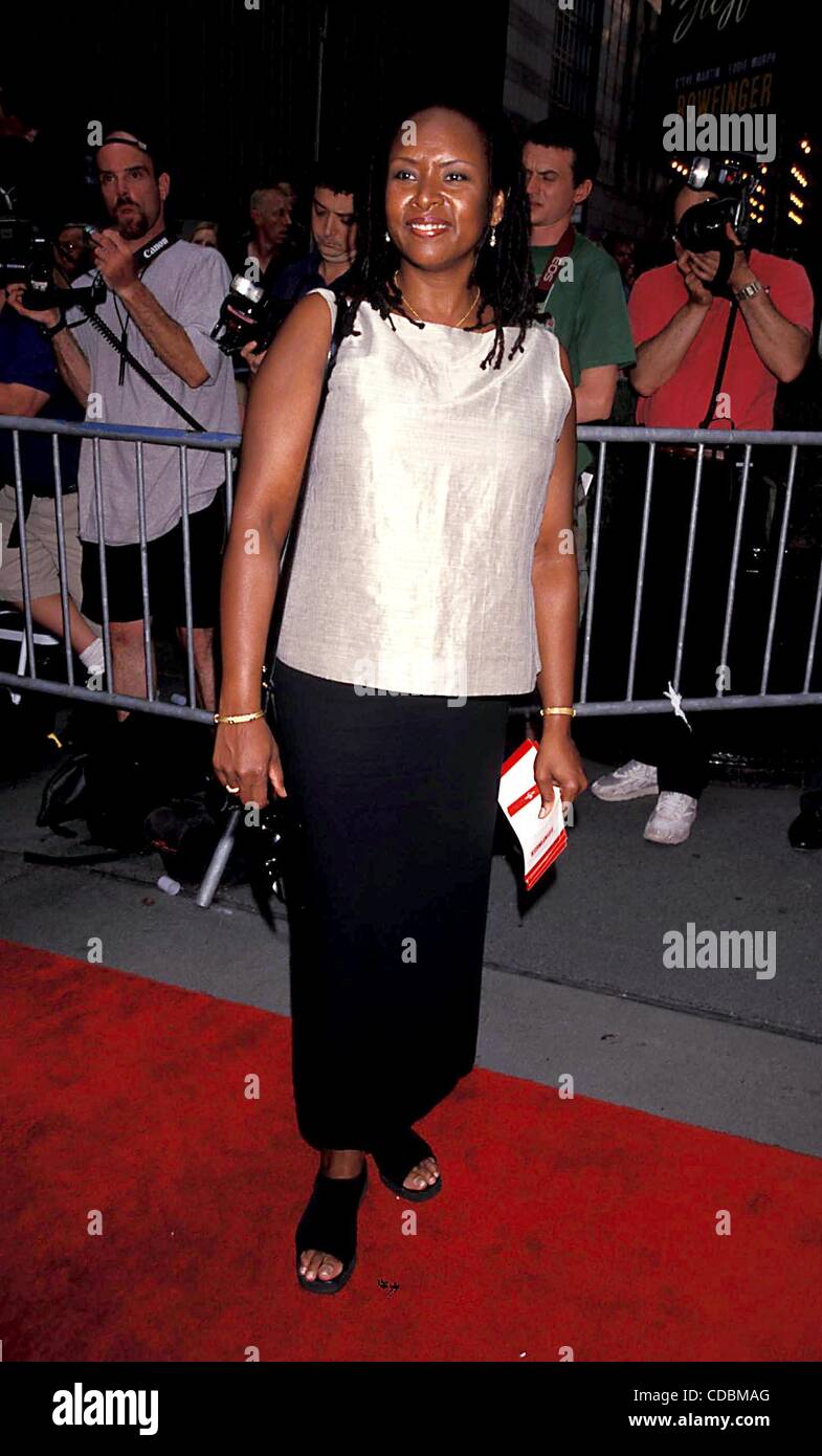 K16215AR SD0726.''BOWFINGER'' PREMIERE AT THE ZIEGFELD THEATRE.ROBIN ...