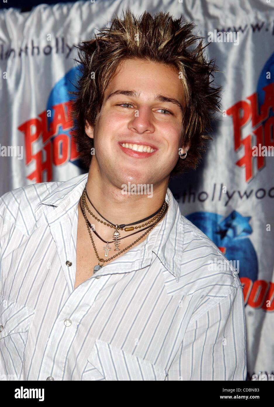 K38790AR.RYAN CABRERA PROMOTING HIS NEW CD AT PLANET HOLLYWOOD IN TIMES ...