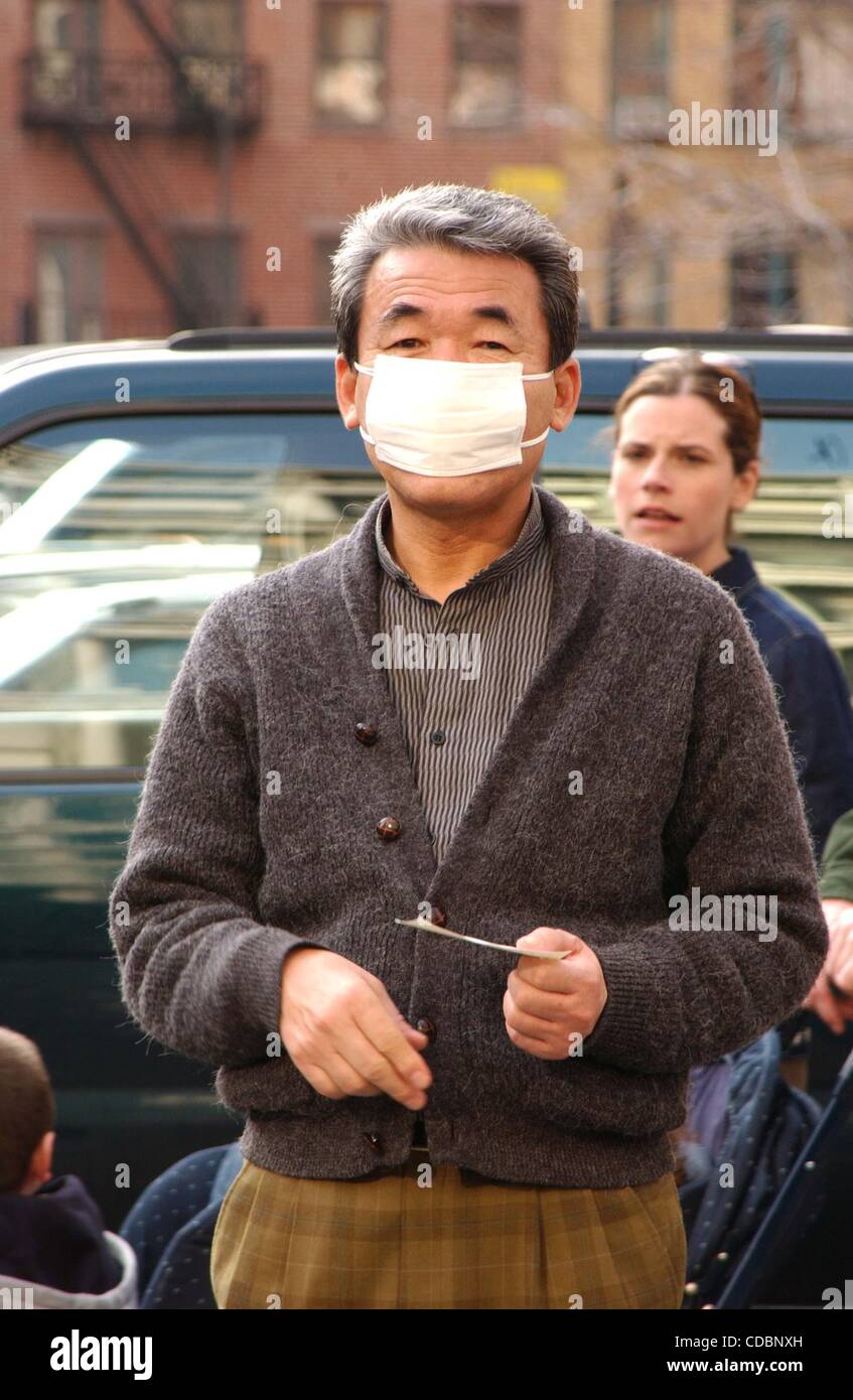 K30255AR.MAN WEARING A MASK TO GUARD AGAINST SARS IN NEW YORK' S ...
