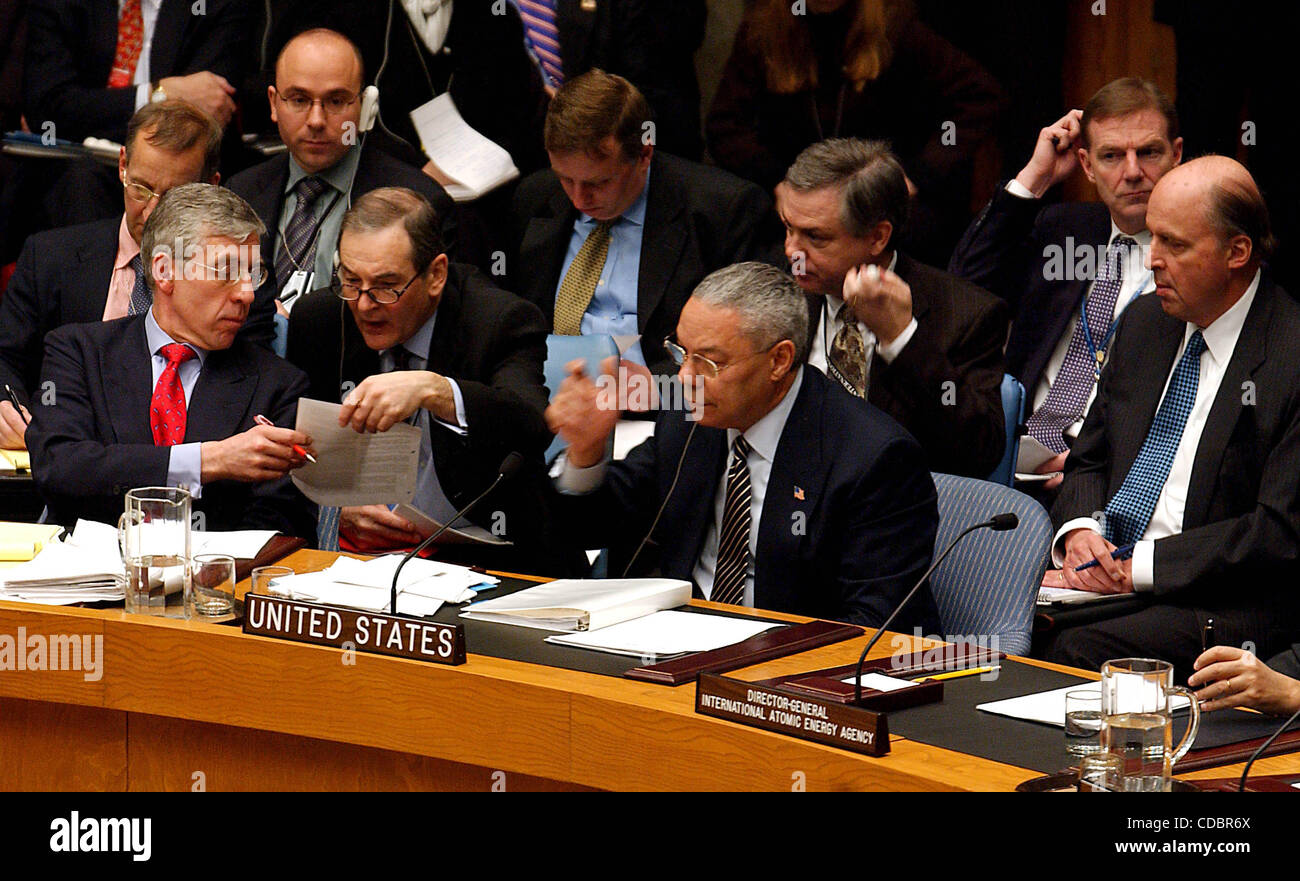 Colin powell 2003 hi-res stock photography and images - Alamy