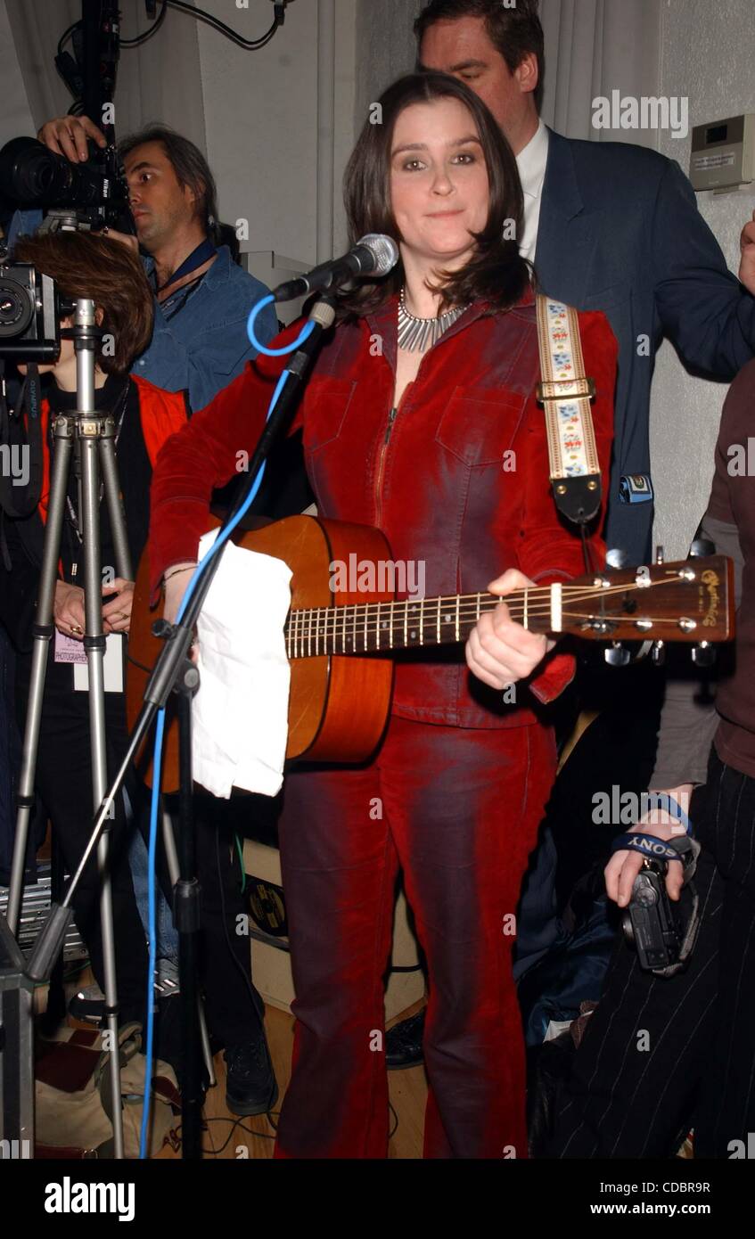 K28856AR.REBECCA TAYLOR FALL 2003 COLLECTION.BRYANT PARK, NEW YORK New ...