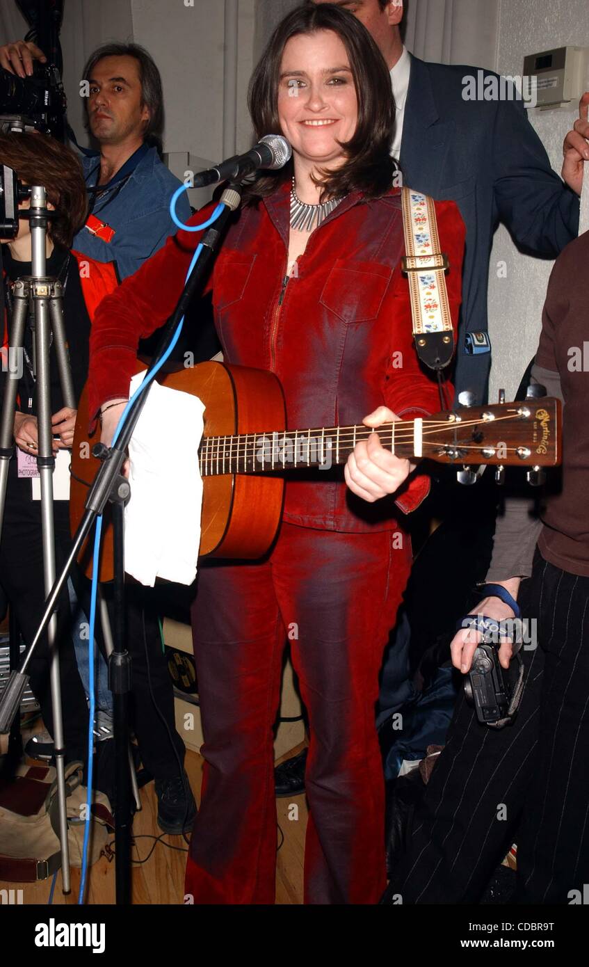 K28856AR.REBECCA TAYLOR FALL 2003 COLLECTION.BRYANT PARK, NEW YORK New ...