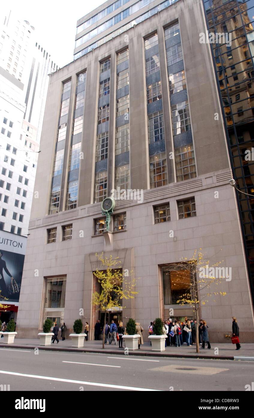 K34236AR.TIFFANY'S AND CO ON FIRTH AVENUE AND 57TH ST.NEW YORK New York ...