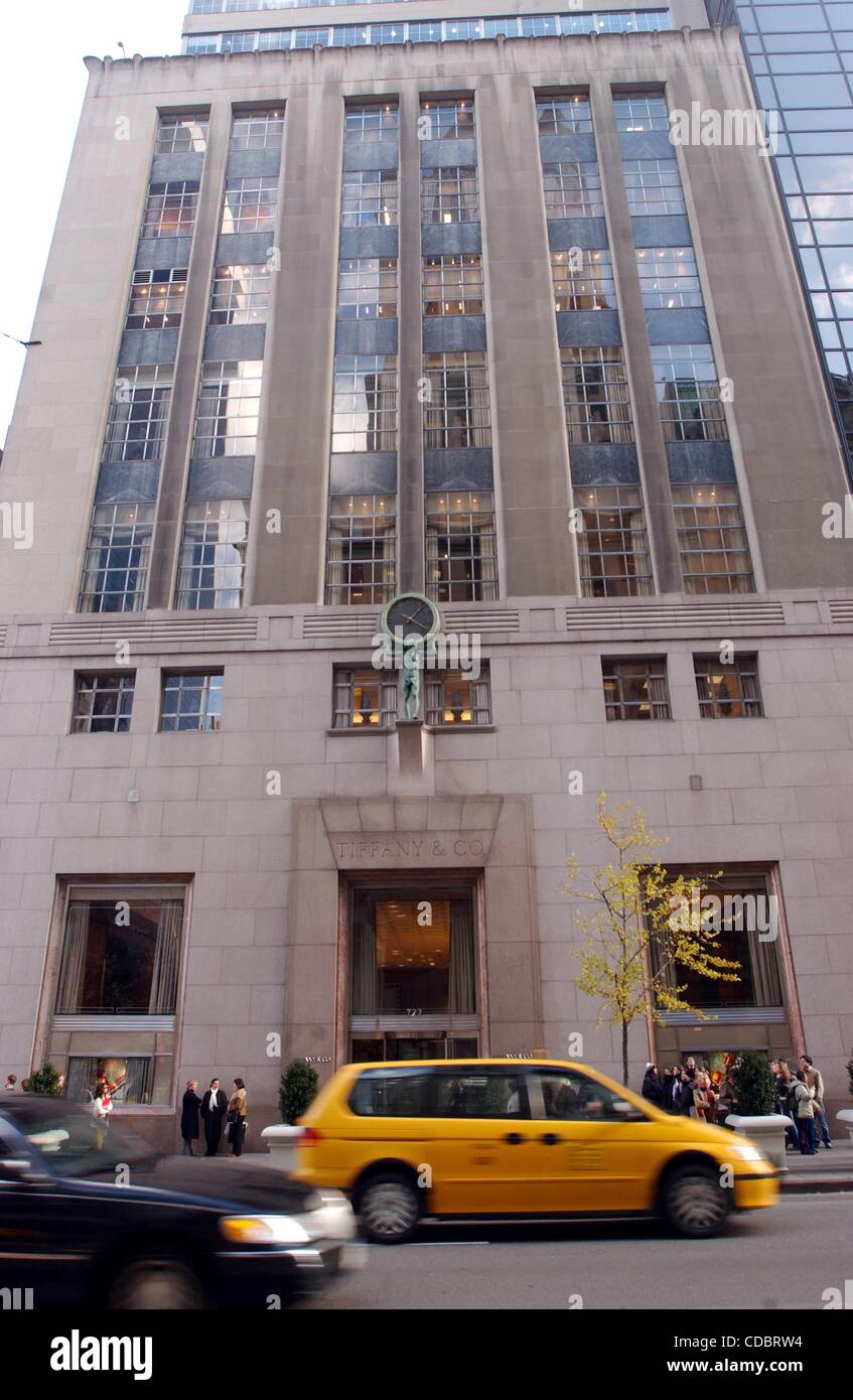 K34236AR.TIFFANY'S AND CO ON FIRTH AVENUE AND 57TH ST.NEW YORK New York ...