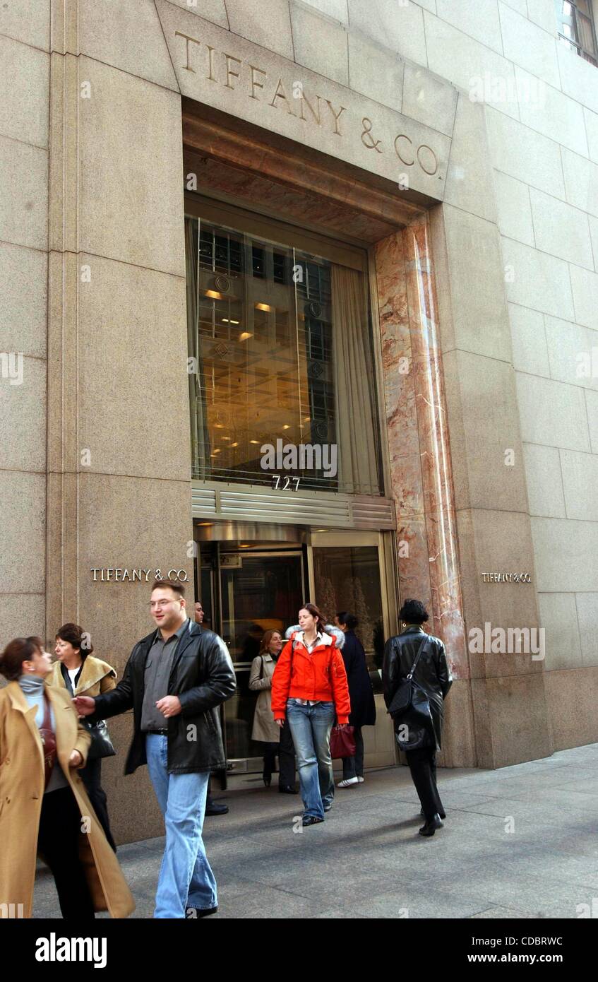 K34236AR.TIFFANY'S AND CO ON FIRTH AVENUE AND 57TH ST.NEW YORK New York ...