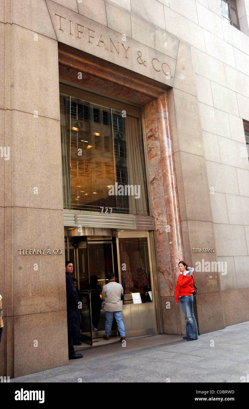 K34236AR.TIFFANY'S AND CO ON FIRTH AVENUE AND 57TH ST.NEW YORK New York ...