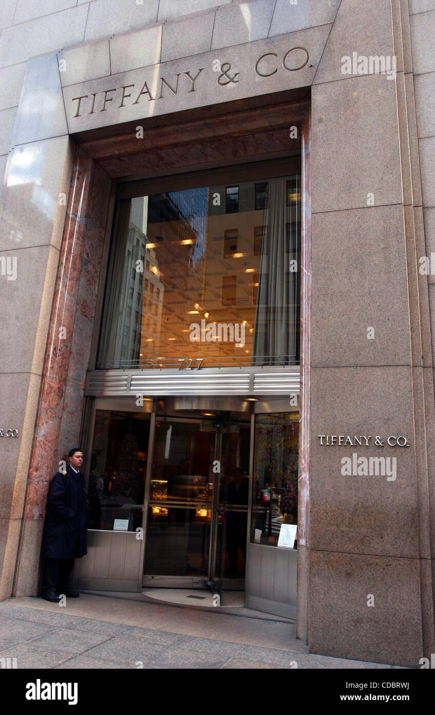 K34236AR.TIFFANY'S AND CO ON FIRTH AVENUE AND 57TH ST.NEW YORK New York ...