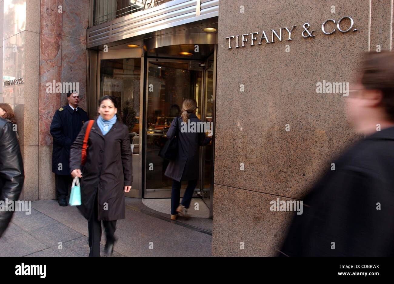 K34236AR.TIFFANY'S AND CO ON FIRTH AVENUE AND 57TH ST.NEW YORK New York ...