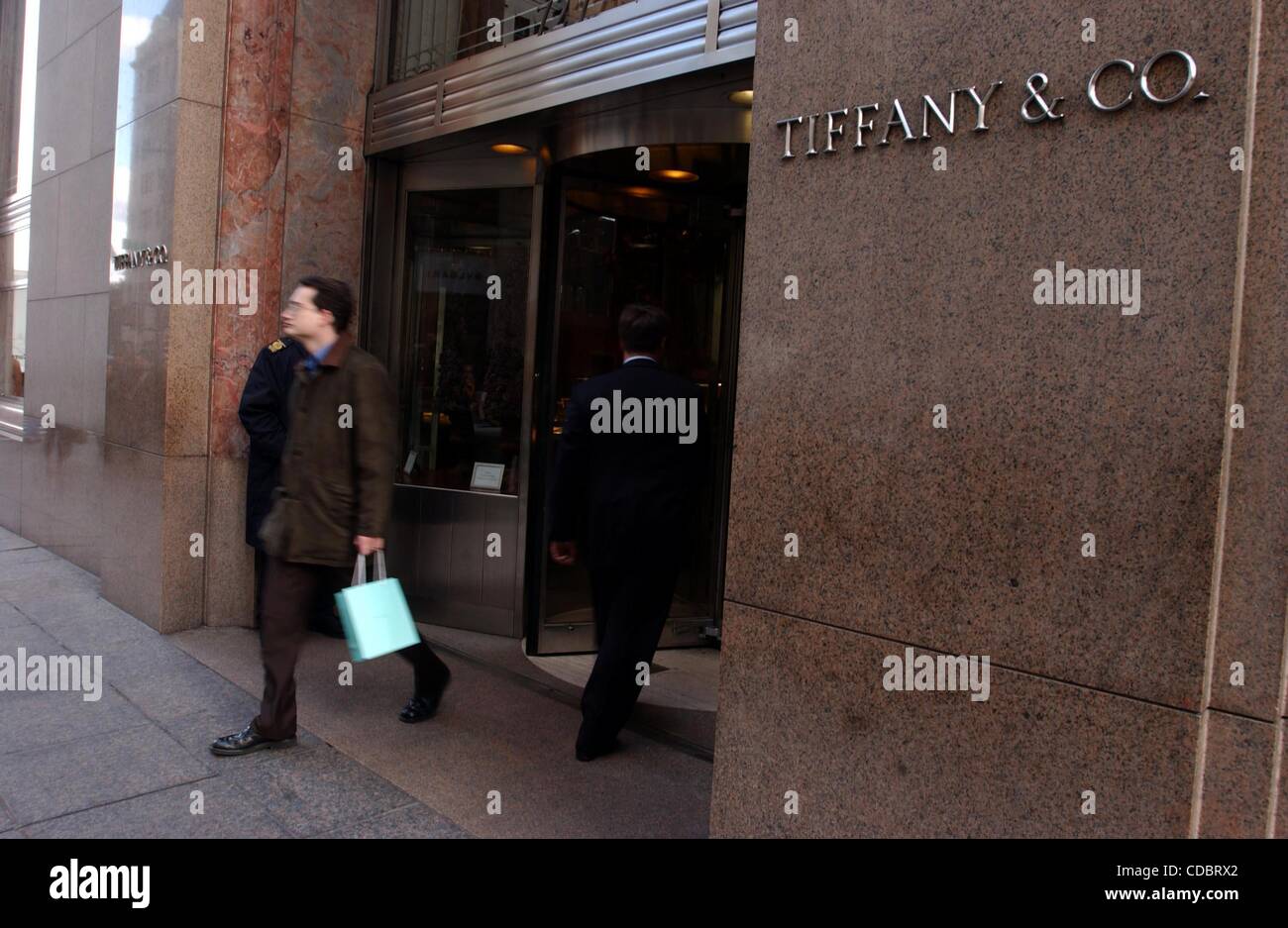 K34236AR.TIFFANY'S AND CO ON FIRTH AVENUE AND 57TH ST.NEW YORK New York ...