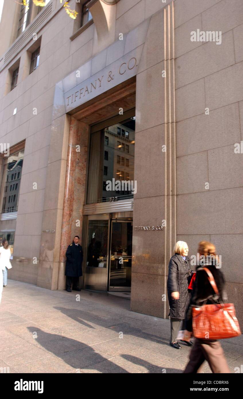 K34236AR.TIFFANY'S AND CO ON FIRTH AVENUE AND 57TH ST.NEW YORK New York ...