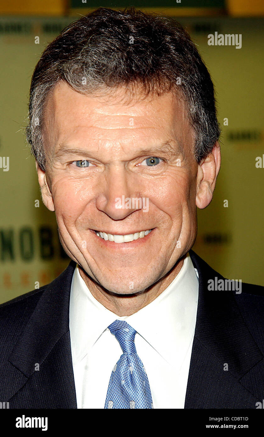 K34018AR.TOM DASCHLE BOOK SIGNING OF ''LIKE NO OTHER TIME'' AT BARNES ...