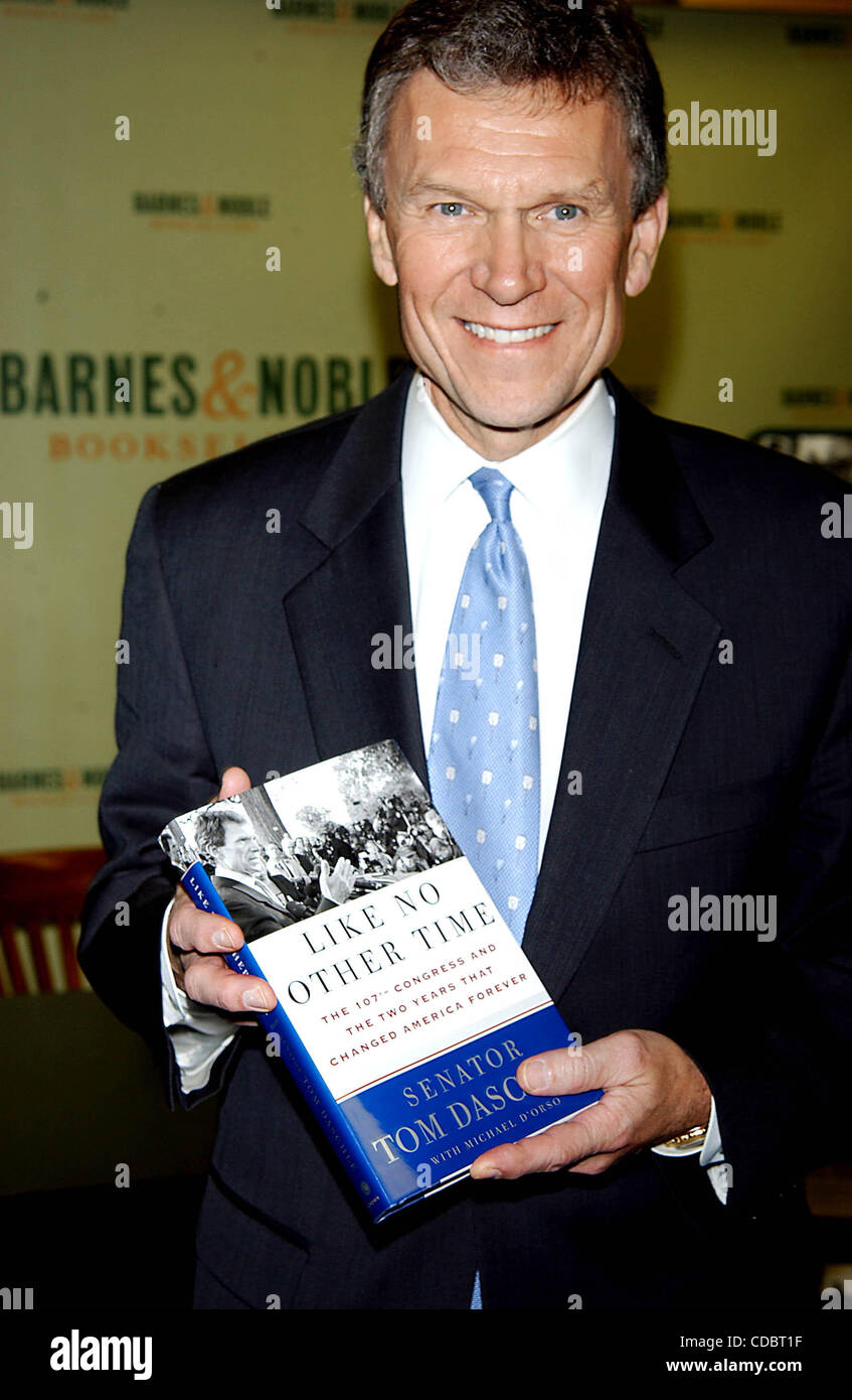 K34018AR.TOM DASCHLE BOOK SIGNING OF ''LIKE NO OTHER TIME'' AT BARNES ...