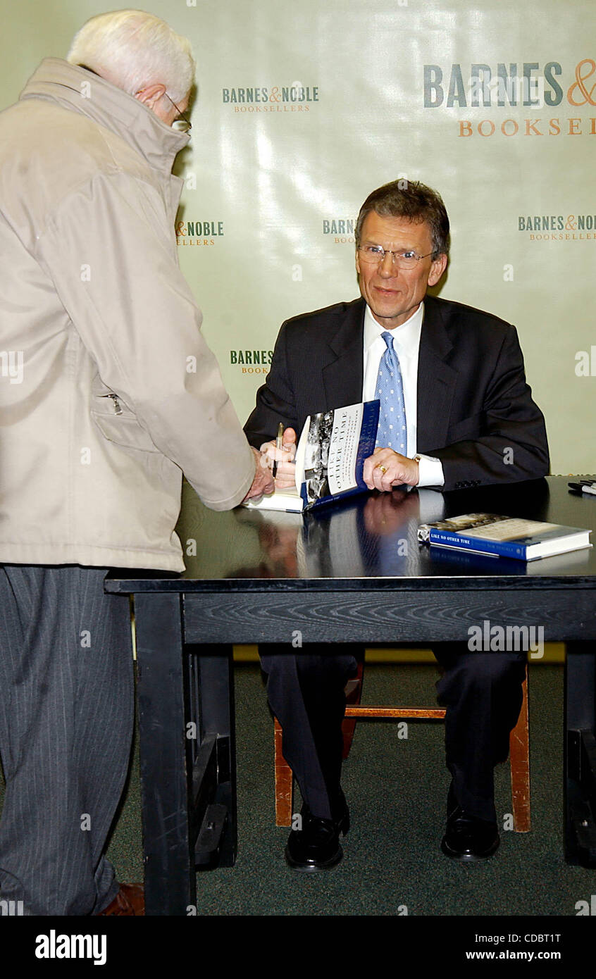 K34018AR.TOM DASCHLE BOOK SIGNING OF ''LIKE NO OTHER TIME'' AT BARNES ...