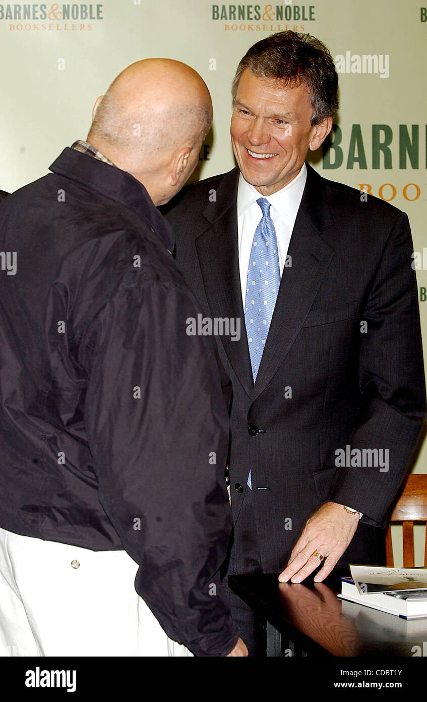 K34018AR.TOM DASCHLE BOOK SIGNING OF ''LIKE NO OTHER TIME'' AT BARNES ...