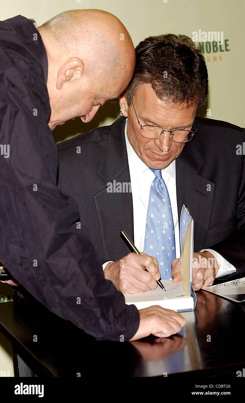 K34018AR.TOM DASCHLE BOOK SIGNING OF ''LIKE NO OTHER TIME'' AT BARNES ...