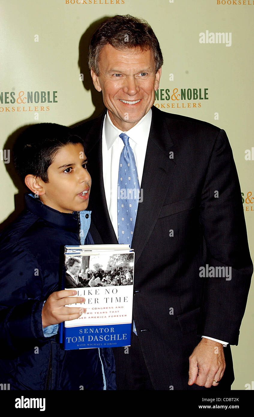 K34018AR.TOM DASCHLE BOOK SIGNING OF ''LIKE NO OTHER TIME'' AT BARNES ...