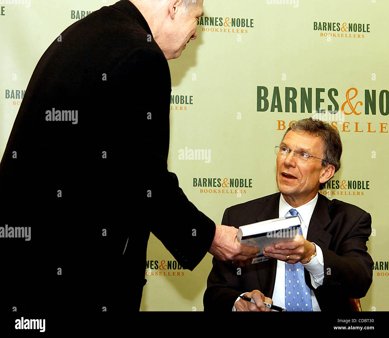 K34018AR.TOM DASCHLE BOOK SIGNING OF ''LIKE NO OTHER TIME'' AT BARNES ...