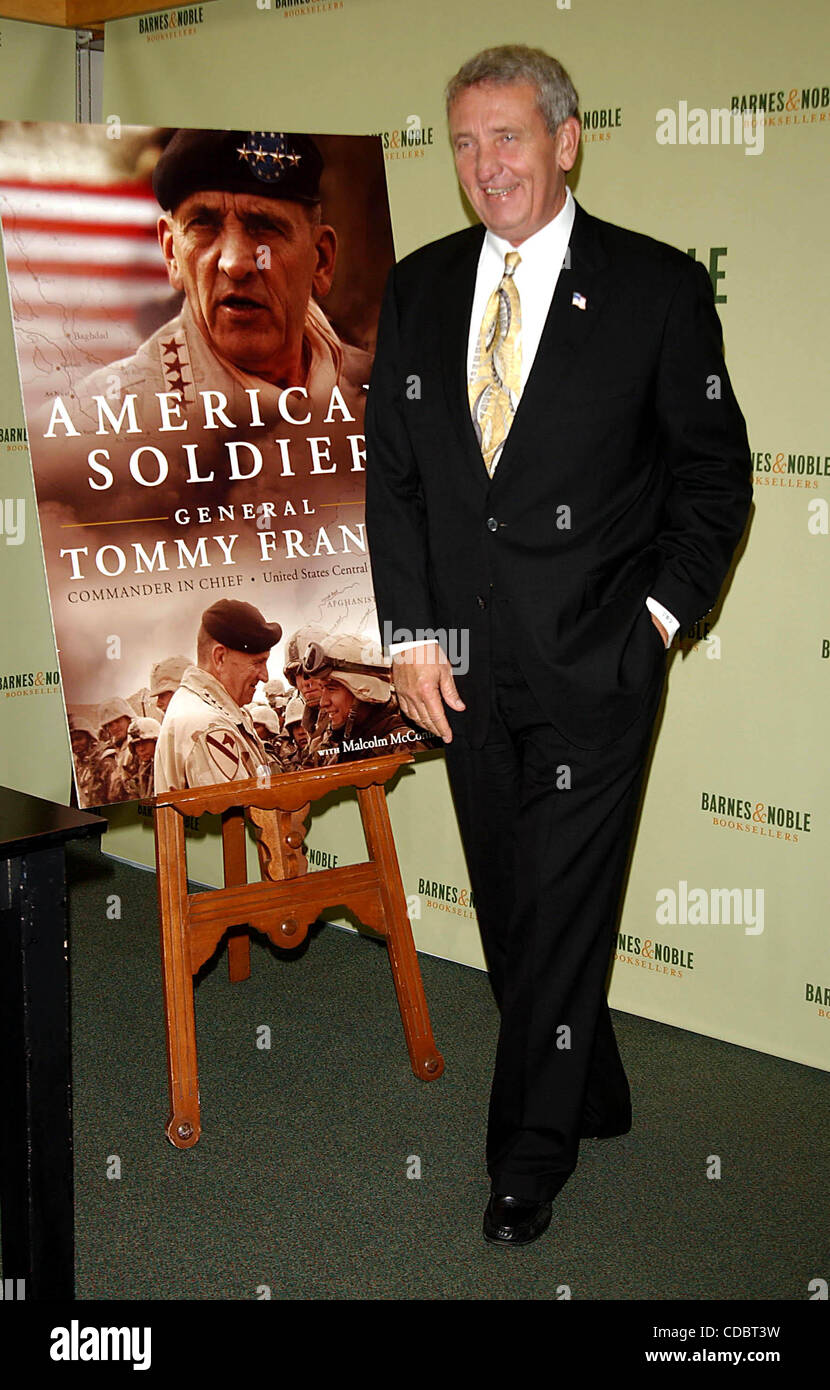K38645AR.FORMER GENERAL ARMY TOMMY FRANKS SIGNS COPIES OF HIS BOOK ...