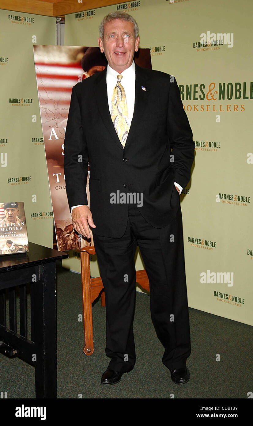 K38645AR.FORMER GENERAL ARMY TOMMY FRANKS SIGNS COPIES OF HIS BOOK ...