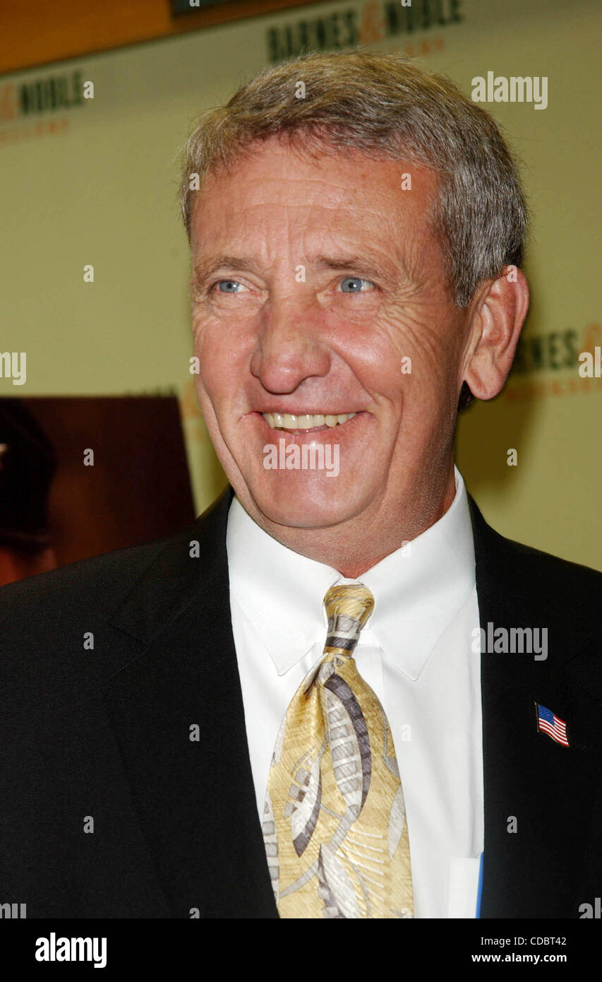 K38645AR.FORMER GENERAL ARMY TOMMY FRANKS SIGNS COPIES OF HIS BOOK ...