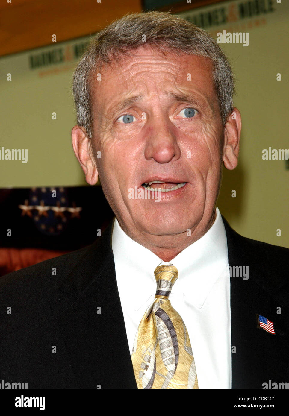 K38645AR.FORMER GENERAL ARMY TOMMY FRANKS SIGNS COPIES OF HIS BOOK ...