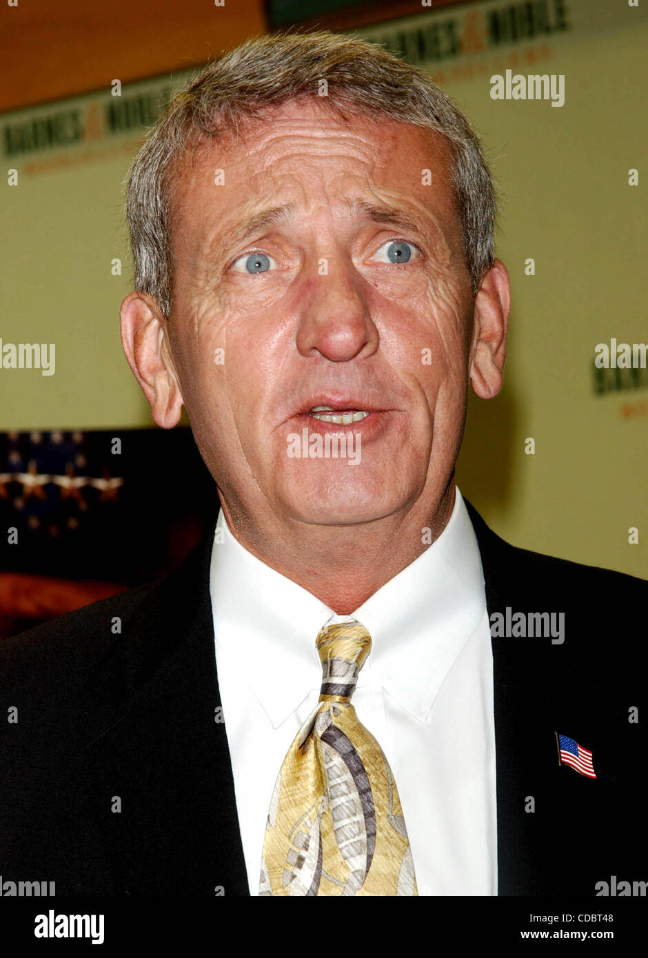 K38645AR.FORMER GENERAL ARMY TOMMY FRANKS SIGNS COPIES OF HIS BOOK ...