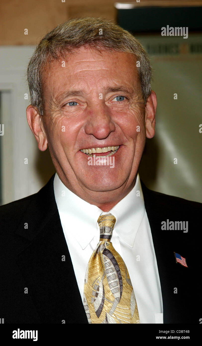 K38645AR.FORMER GENERAL ARMY TOMMY FRANKS SIGNS COPIES OF HIS BOOK ...