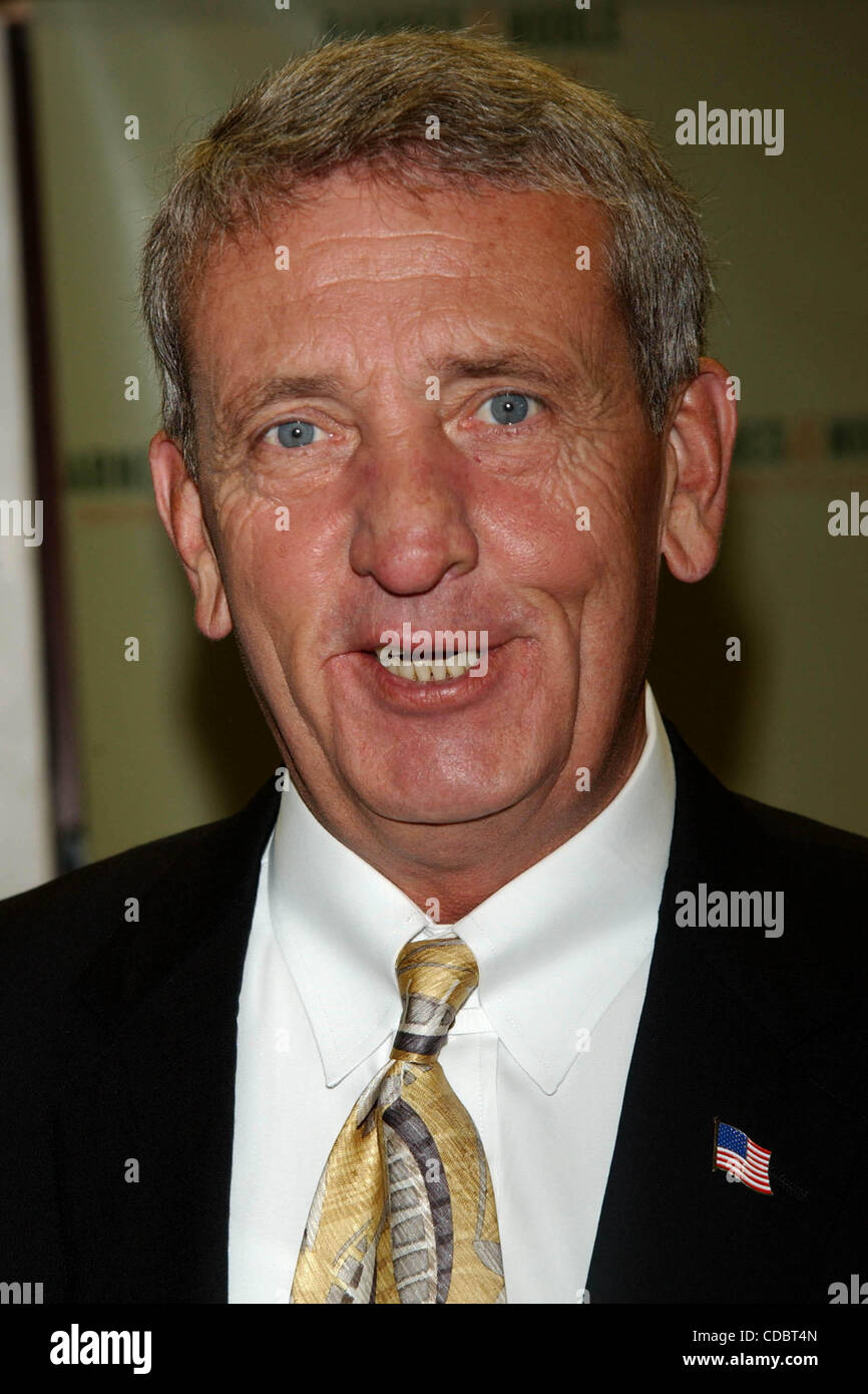 K38645AR.FORMER GENERAL ARMY TOMMY FRANKS SIGNS COPIES OF HIS BOOK ...