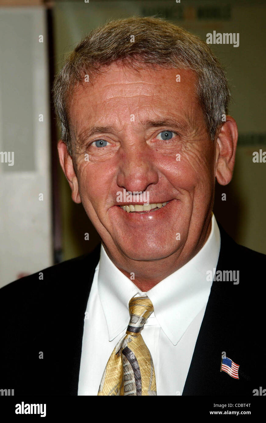 K38645AR.FORMER GENERAL ARMY TOMMY FRANKS SIGNS COPIES OF HIS BOOK ...