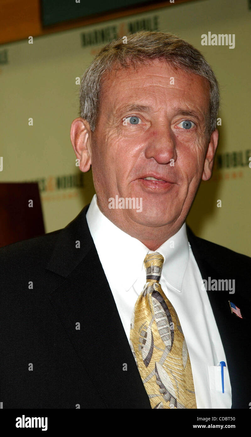 K38645AR.FORMER GENERAL ARMY TOMMY FRANKS SIGNS COPIES OF HIS BOOK ...