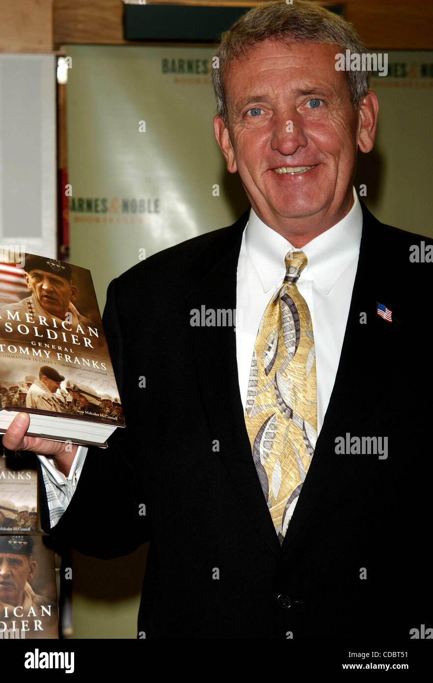 K38645AR.FORMER GENERAL ARMY TOMMY FRANKS SIGNS COPIES OF HIS BOOK ...