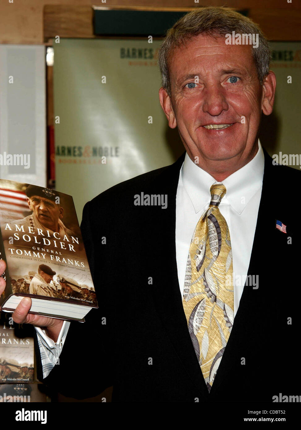 K38645AR.FORMER GENERAL ARMY TOMMY FRANKS SIGNS COPIES OF HIS BOOK ...
