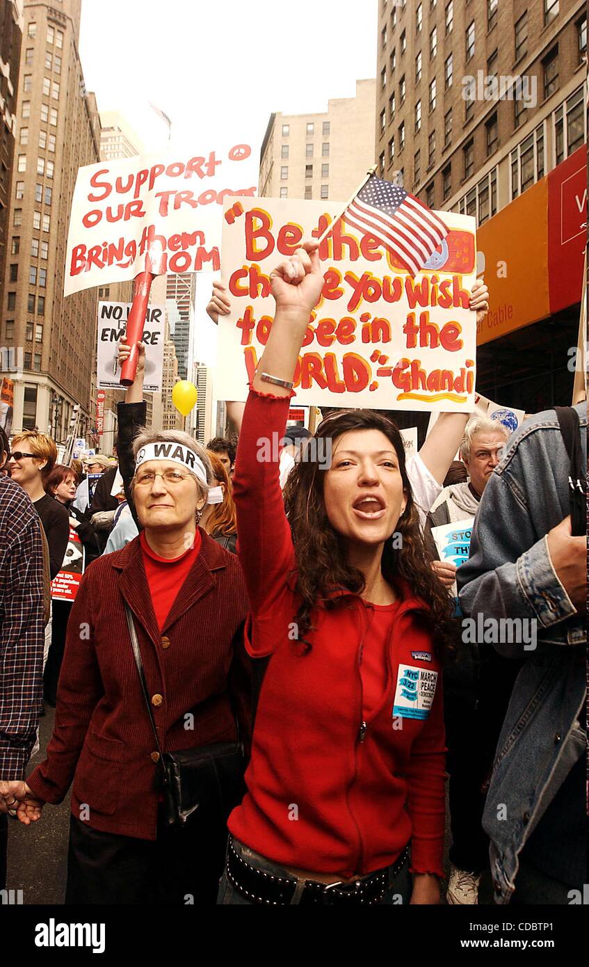 K29685AR SD0322.WAR PROTEST IN NEW YORK New York. / 2003.PROTESTORS ...