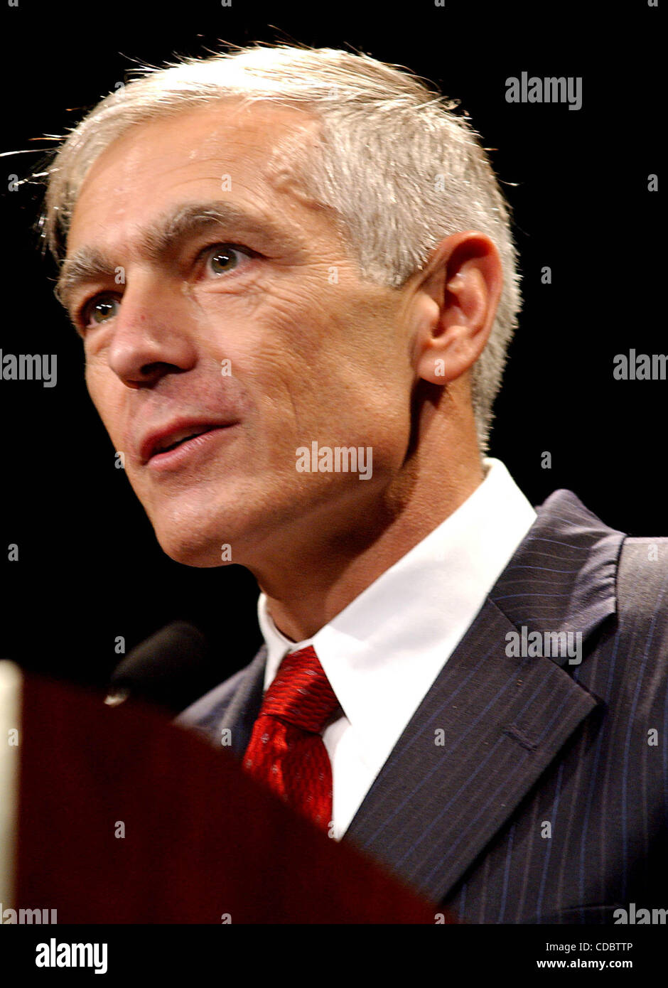K33449AR.WESLEY CLARK CAMPAIGNING FOR PRESIDENT AT HUNTER COLLEGE IN ...
