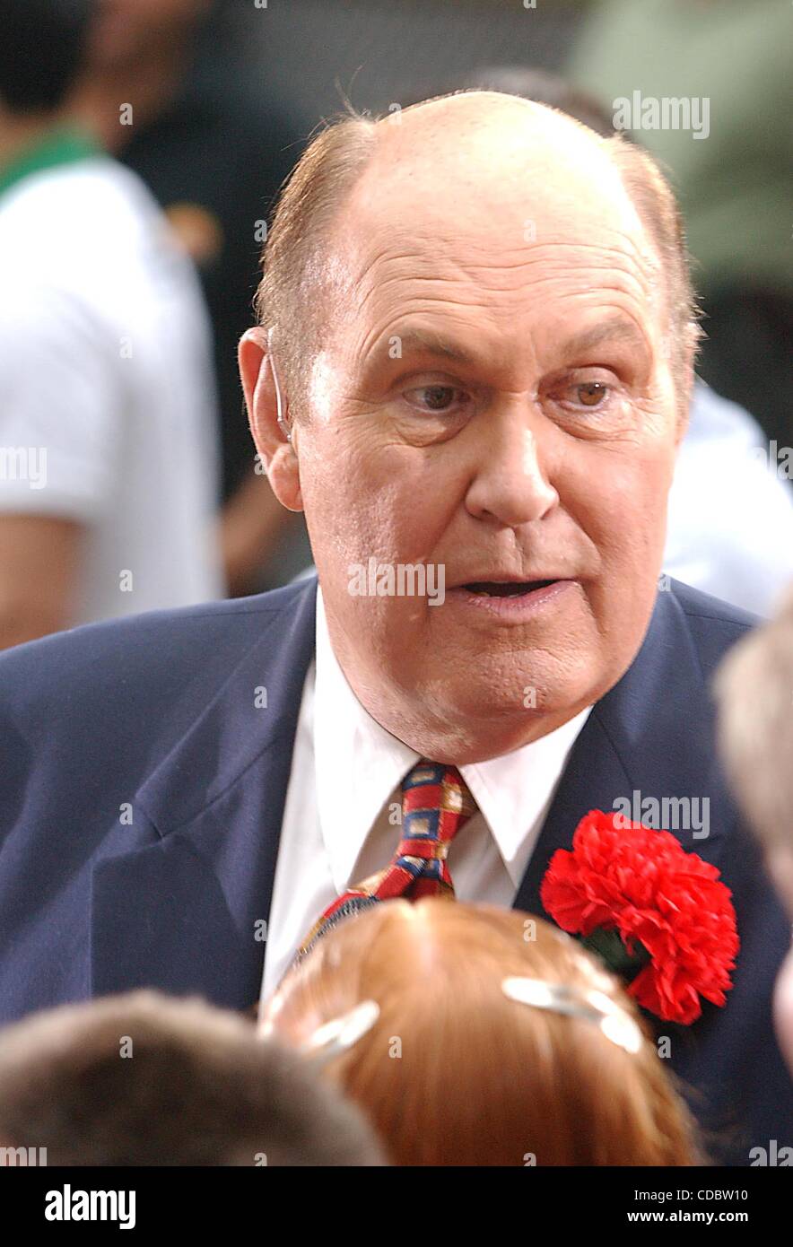 K31676AR. SD07/10/2003..CELINE DION PERFORMS ON NBC TODAY SHOW AT ...