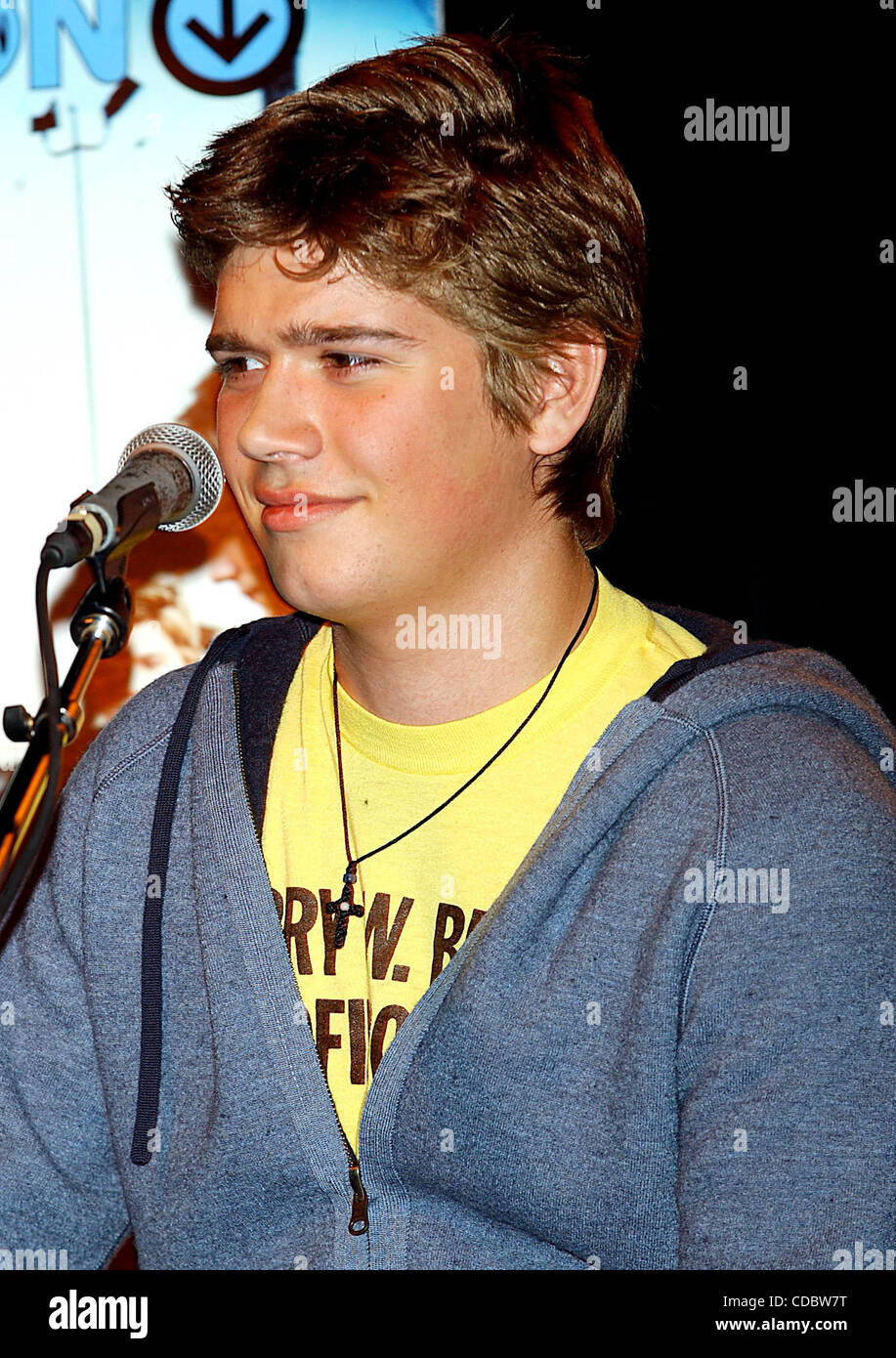 K33105AR.HANSON APPEARED AT BOTTOM LINE TO ANNOUCE THEIR UPCOMING ...