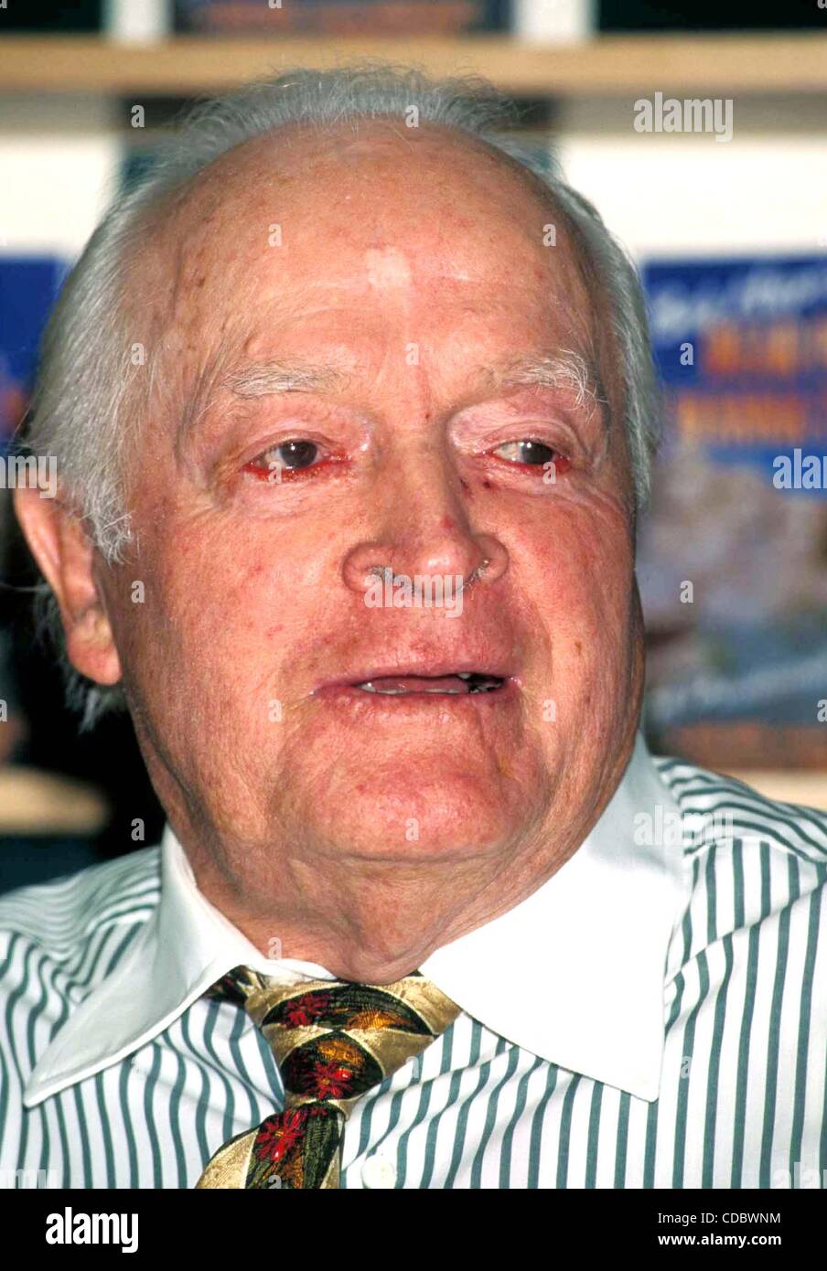 BOB HOPE.K6439AR 10/091996.BOB HOPE SIGNS ''DEAR PREZ, I WANNA TELL YA ...