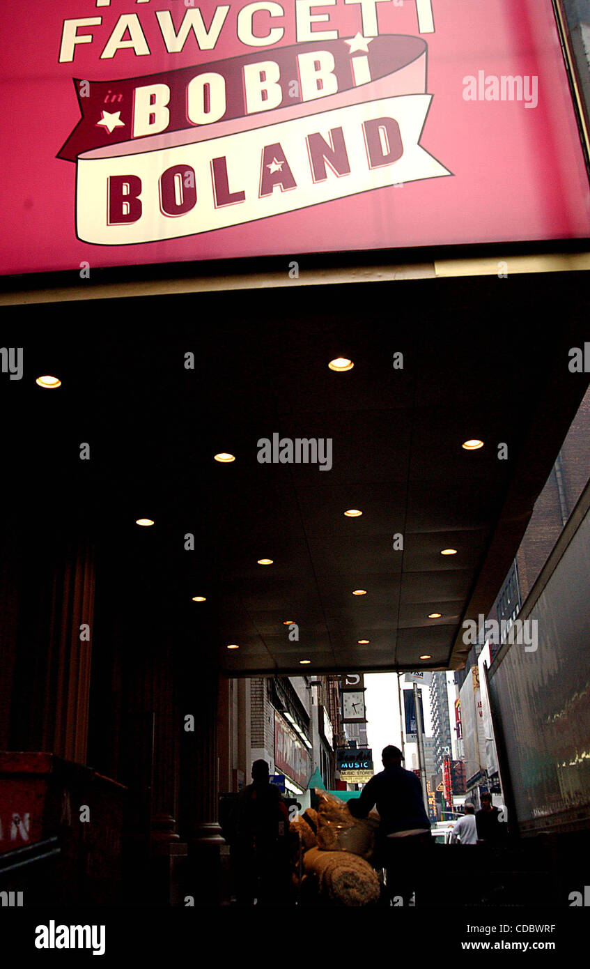 K34073AR.FARRAH FAWCETT'S PLAY ''BOBBI BOLAND'' AT THE CORT THEATRE ...