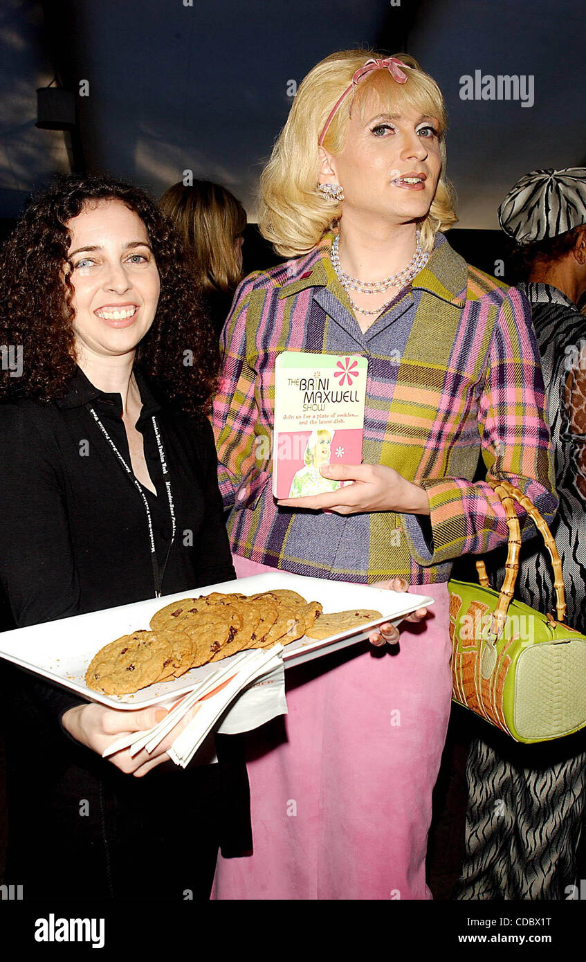 K32911AR.BRINI MAXWELL OUT AND ABOUT AT THE MERCEDES-BENZ 2003 FASHION ...