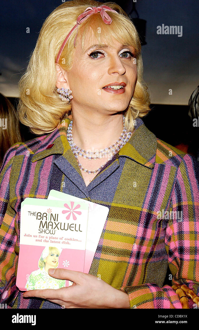 K32911AR.BRINI MAXWELL OUT AND ABOUT AT THE MERCEDES-BENZ 2003 FASHION ...